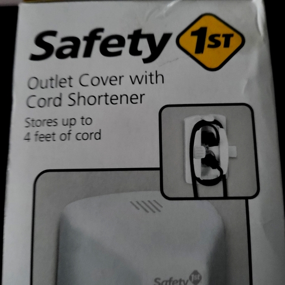 Safety 1St | Other | Safety St Outlet Cover Wcord Shortener Color White ...
